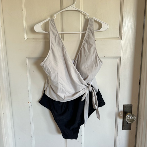 summersalt | Swim | Summersalt The Perfect Wrap One Piece Swimsuit Size ...